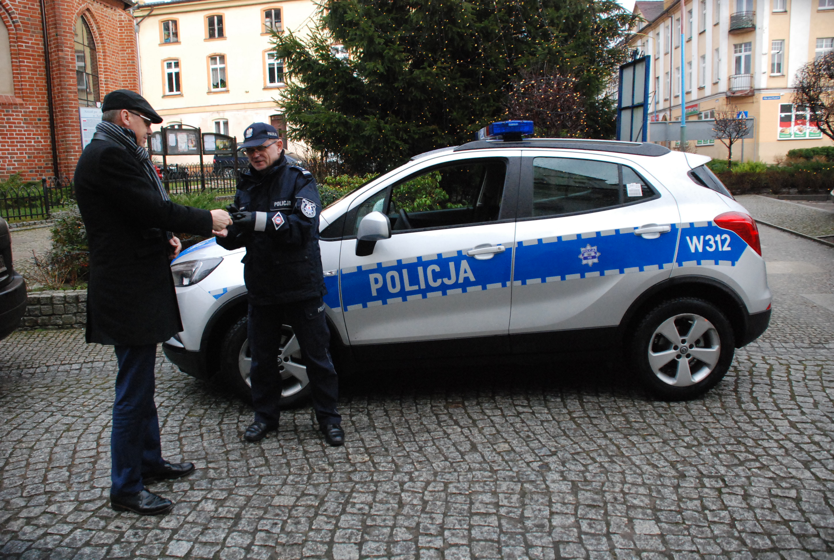 Nowy radiowóz dla policjantów z Komisariatu Policji w Karlinie - Aktualności - Komenda Powiatowa ...